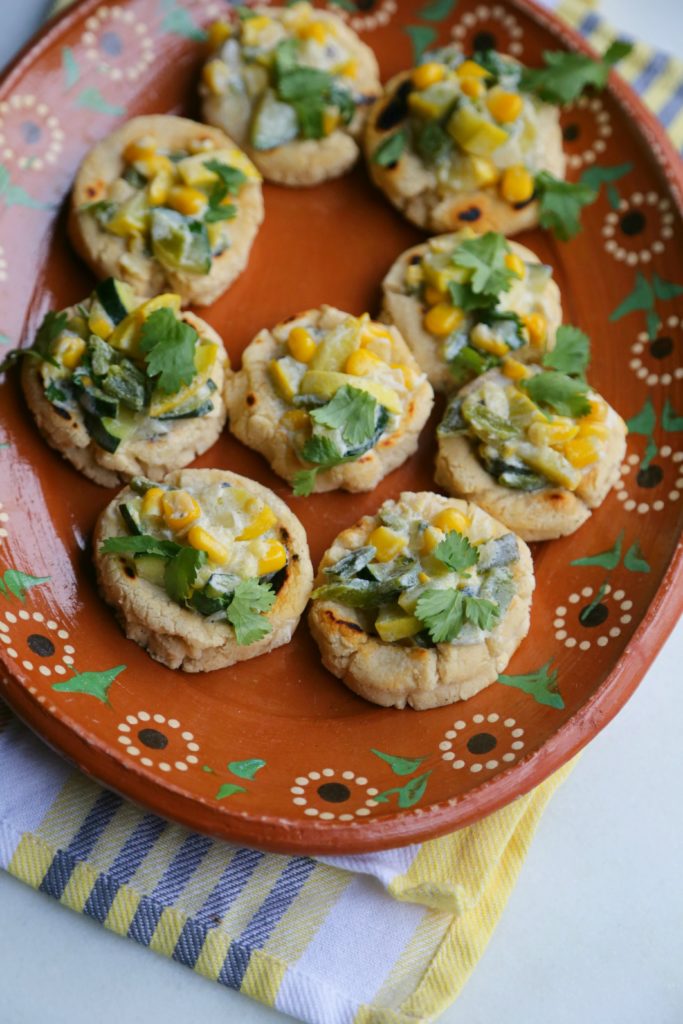 Calabacitas en Crema Mini Sopes - Sweet Life