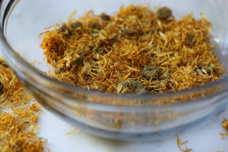 What are Marigolds & Easy Ways to Cook with Marigolds - Sweet Life