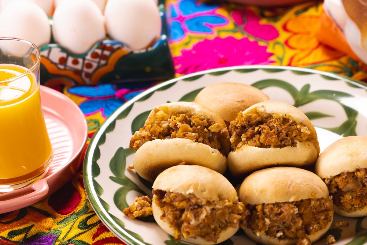 Mini Chorizo con Papa y Huevo Breakfast Sandwiches - Sweet Life